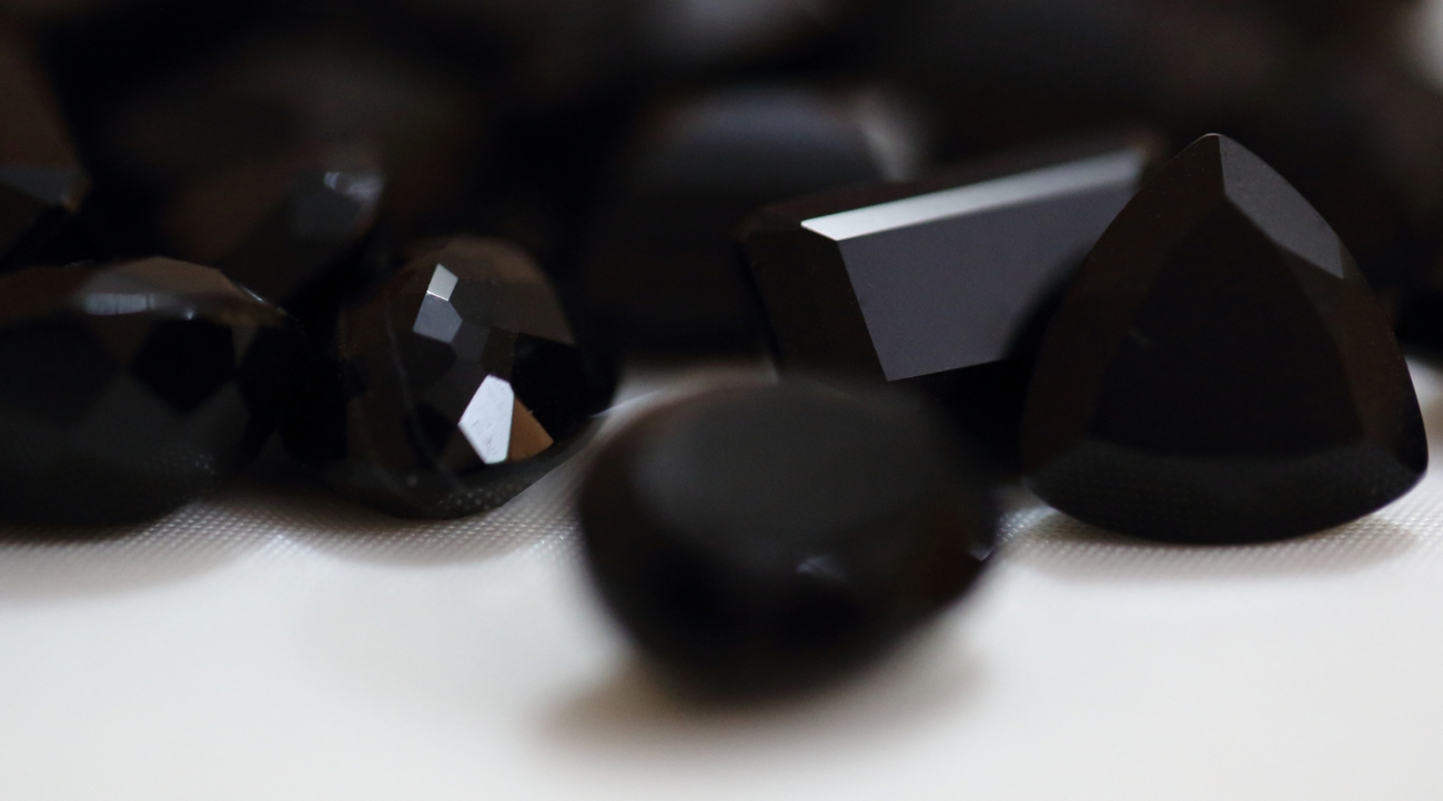 Black Agate: Meaning, Healing Properties, Fascinating Facts, and Versa ...